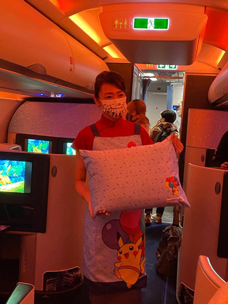 長榮航空VS中華航空Pokemon主題飛機大比拼！ 座位/飛機餐/空姐